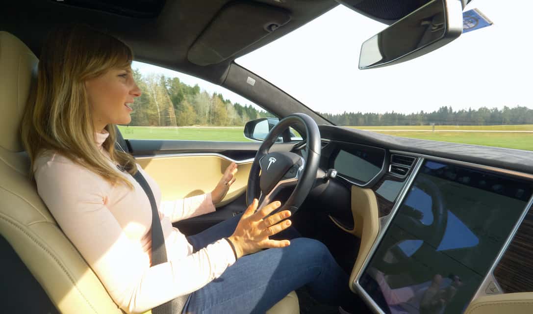How Well Tesla Autopilot Avoids A Crash (Compared to People) - That ...